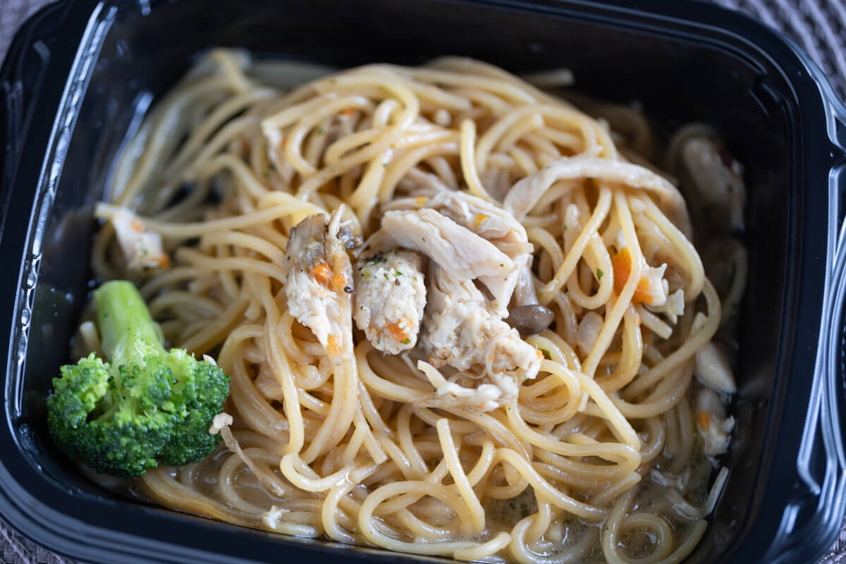 筋肉食堂DELIのZENBヌードルキノコと鶏肉和風ソースを実食！和風味が美味すぎる！